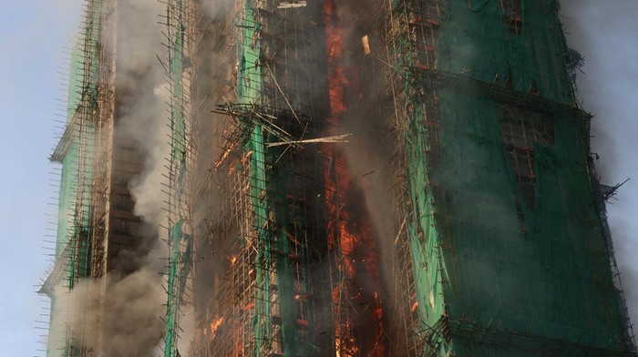 Perancah Bambu di Wang Fuk Court Dilalap Api, Asap Pekat Selimuti Tai Po