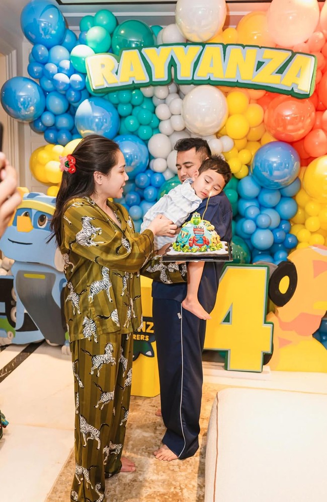 7 Foto Kejutan Ultah Rayyanza, Nagita Slavina Curi Atensi Pakai Piyama ...