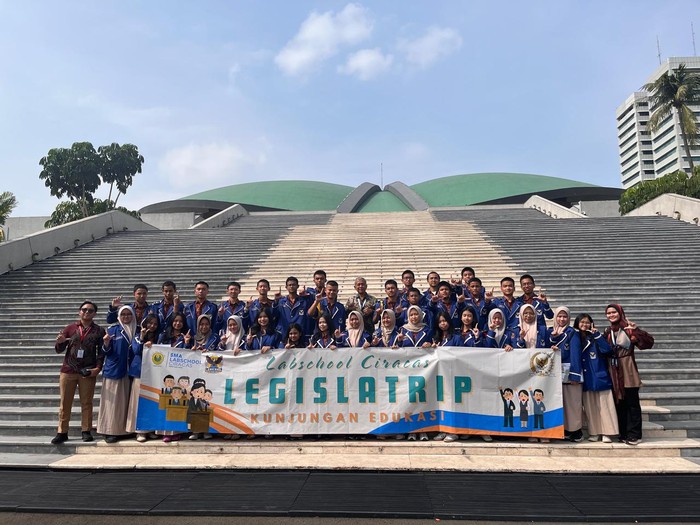 Legislatrip 2025 Siswa SMA Labschool Ciracas, Belajar Demokrasi di ...