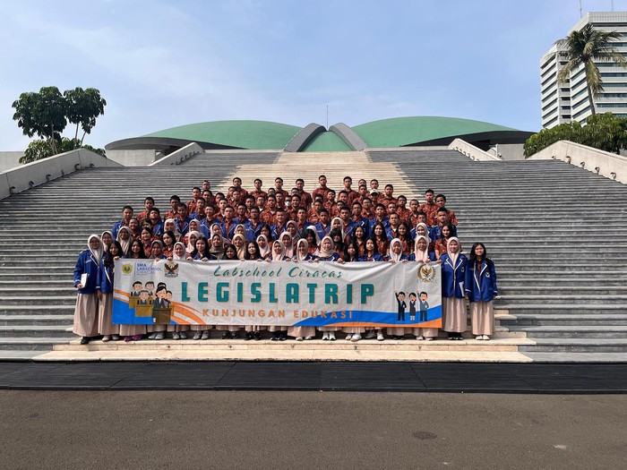 Legislatrip 2025 Siswa SMA Labschool Ciracas, Belajar Demokrasi di ...