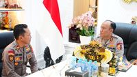 Momen Kapolsek Ujung Loe yang Viral Dicintai Warga Bertemu Wakapolri