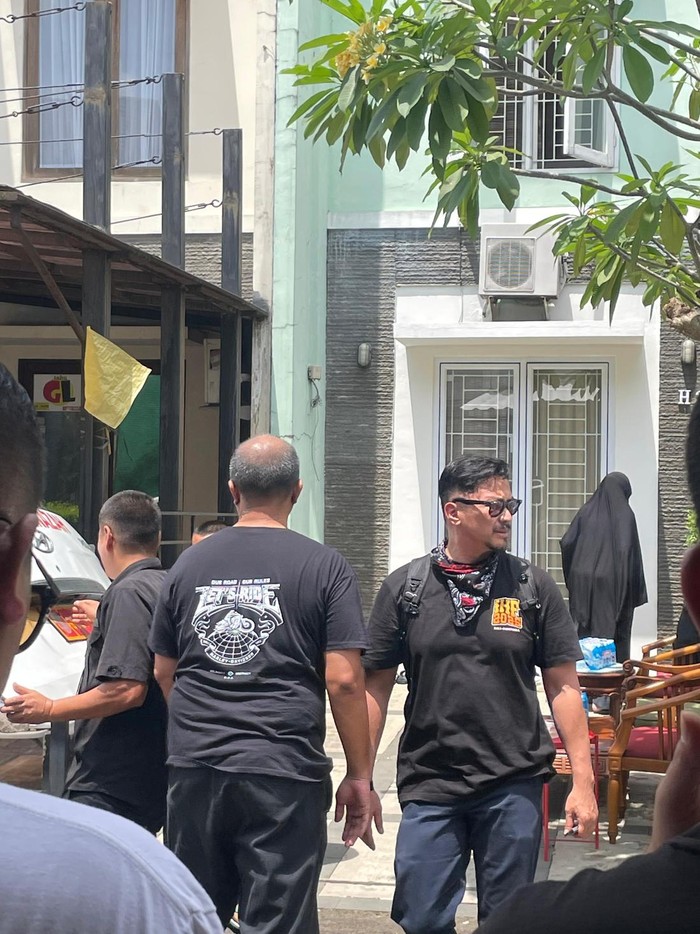 Suasana Rumah Duka Gary Iskak, Ferry Maryadi dan Andre Taulany Melayat