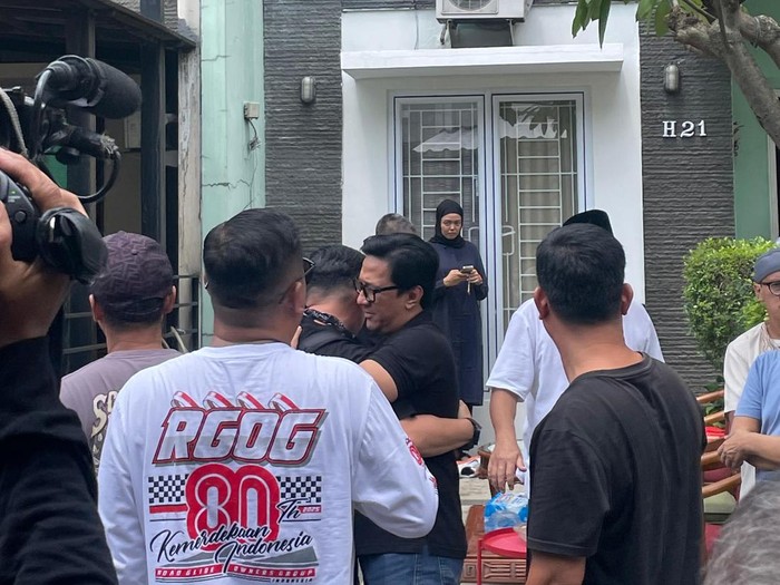 Suasana Rumah Duka Gary Iskak, Ferry Maryadi dan Andre Taulany Melayat