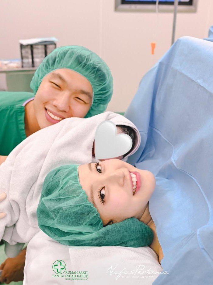 Vior Melahirkan Bayi Perempuan: Berjuang untuk Proses Normal, Akhirnya Caesar