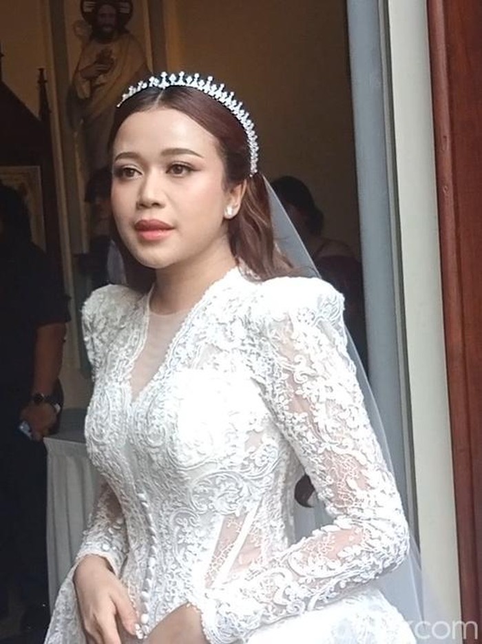Potret Brisia Jodie dan Jonathan Alden Pemberkatan Nikah di Katedral