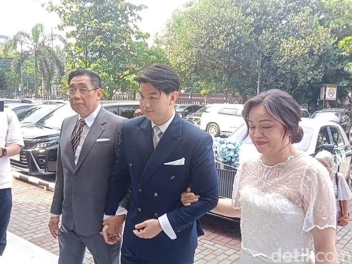 Potret Brisia Jodie dan Jonathan Alden Pemberkatan Nikah di Katedral