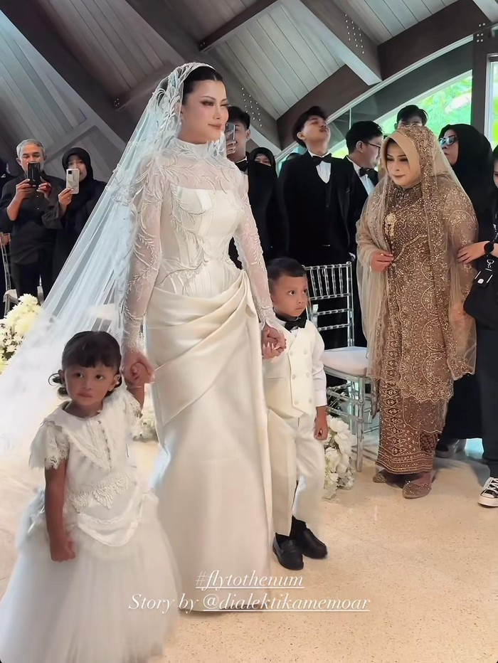 Hanum Mega Didampingi 2 Anak, Resmi Menikah dengan Rafly Febian