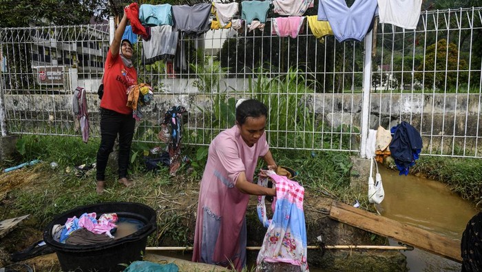 Krisis Air Pascalongsor, Warga Tapanuli Tengah Andalkan Parit untuk MCK