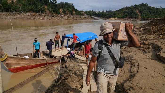 Jembatan Lubuk Sidup Masih Putus Pascabanjir, Akses Warga Aceh Tamiang ...