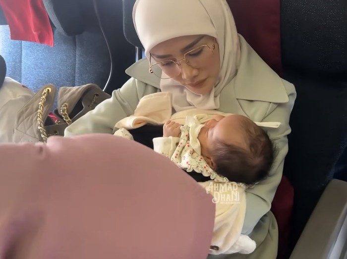 Entertainment Terkini : Fakta di Balik Siti Aminah, Putri Ahmad Dhani ...