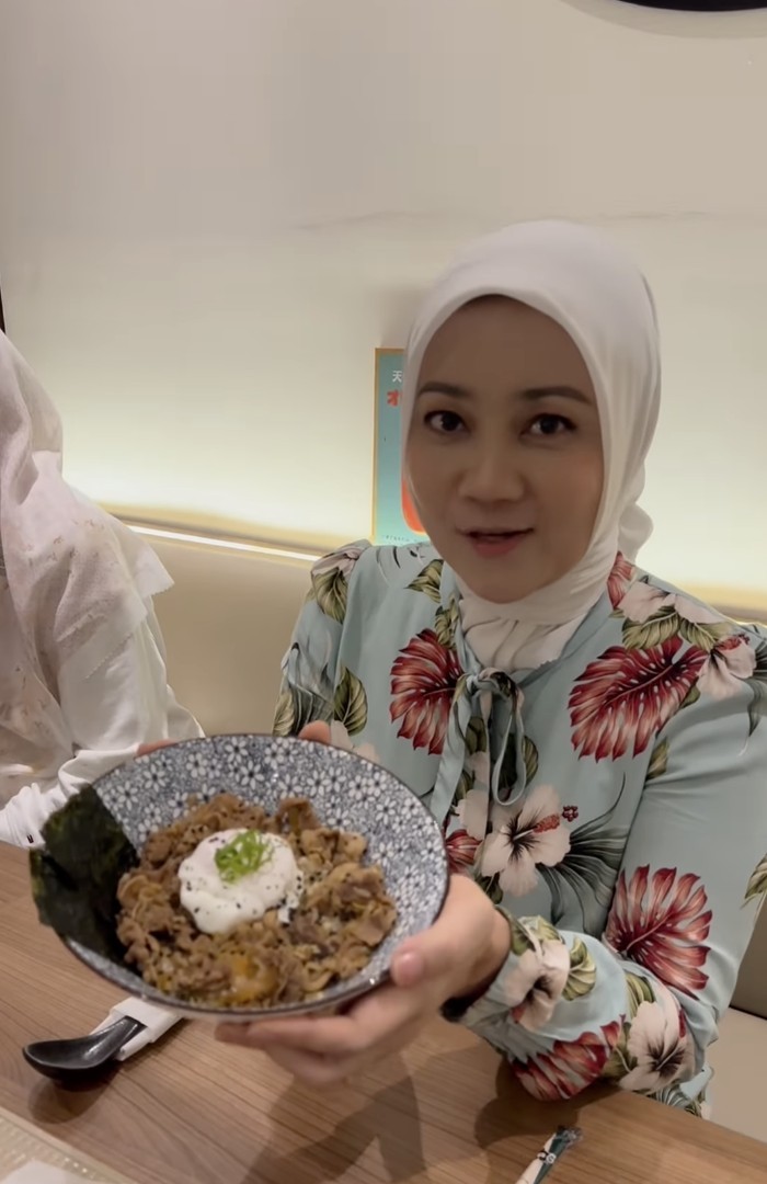 Momen Atalia Praratya Jajan Kerupuk hingga Blusukan ke Pasar Cihapit
