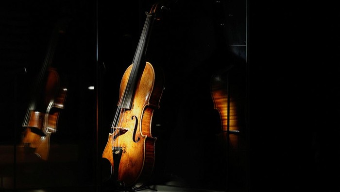 Biola Legendaris Guarneri del Gesu Siap Dilelang, Harga Ditaksir Rp39 ...