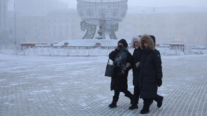 Hiruk Pikuk Warga Yakutsk Saat Diterpa Suhu Minus 45 Derajat Celsius