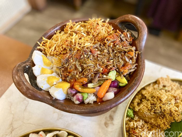 Kulineran di Tebet, Roemah Kraton Punya Nasi Campur dan Bakmi Goreng Sedap