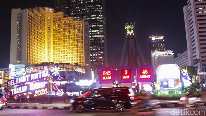 Gemerlap Jakarta Light Festival Hiasi Malam Bundaran HI