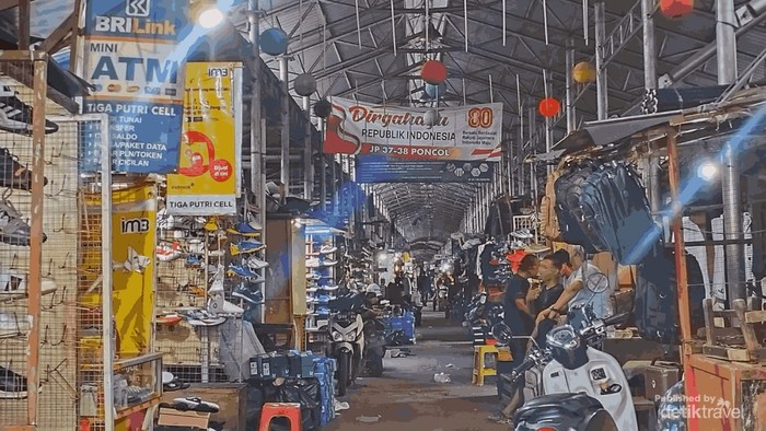 Pasar Loak Poncol Senen, Pasar Barang Bekas Dekat Stasiun