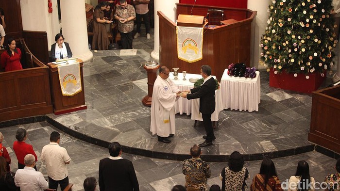 Khidmat Kebaktian Malam Natal di GPIB Immanuel Jakarta