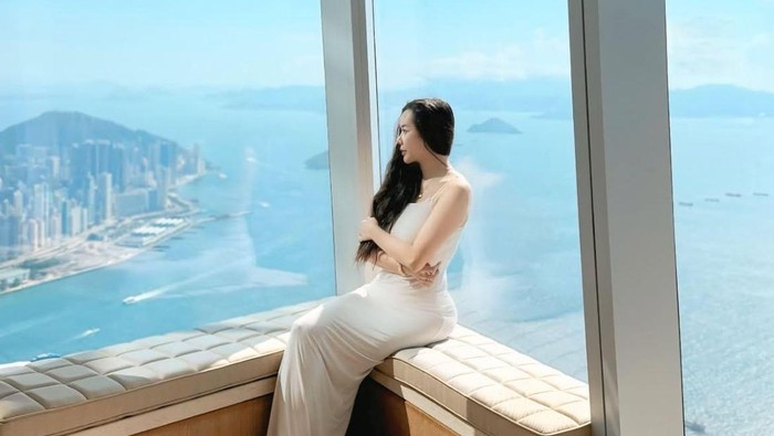 Potret Liburan Aura Kasih