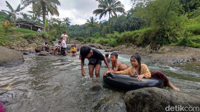 Cadas Ngampar Ciamis, Destinasi Wisata Alam Murah dan Menyegarkan