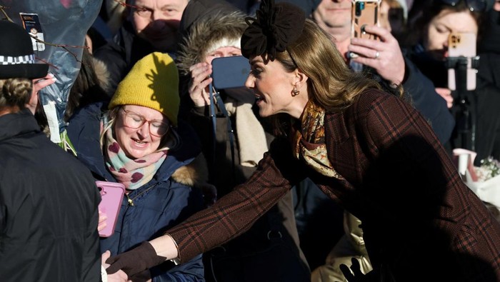 Raja Charles dan Keluarga Hadiri Ibadah Natal di Sandringham