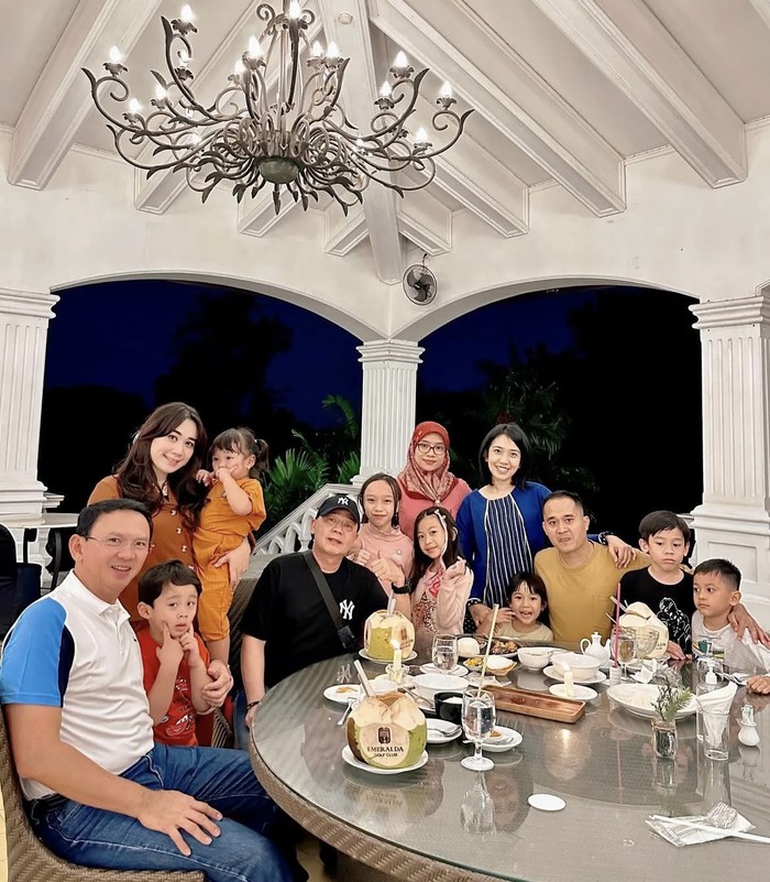 Potret Hangat Puput Nastiti dan Ahok Saat Makan Bersama Keluarga