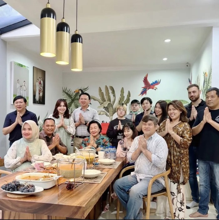 Potret Hangat Puput Nastiti dan Ahok Saat Makan Bersama Keluarga