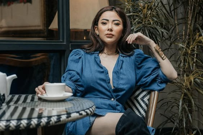 Serunya Ayu Aulia Hangout Bareng Teman hingga Masak Teppanyaki