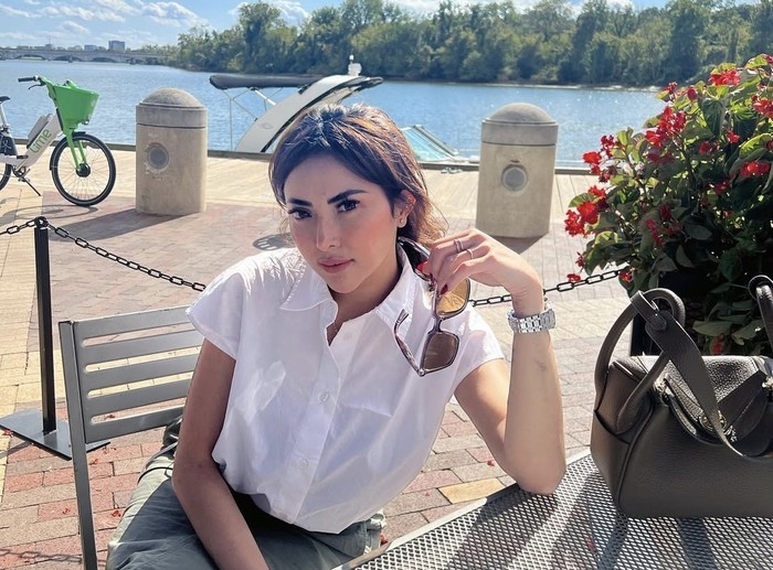 Serunya Ayu Aulia Hangout Bareng Teman hingga Masak Teppanyaki