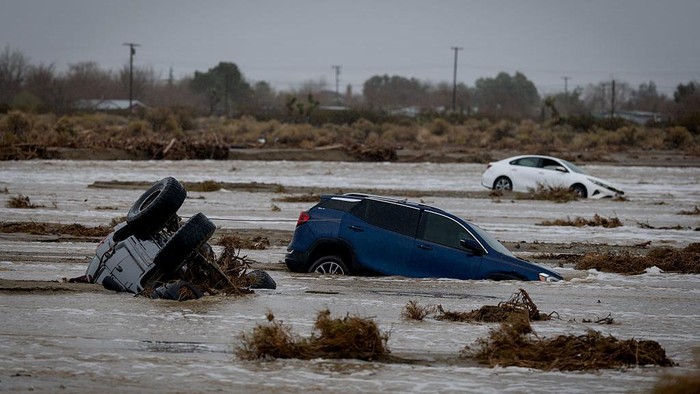 Hujan Ekstrem Picu Banjir Bandang di Palmdale
