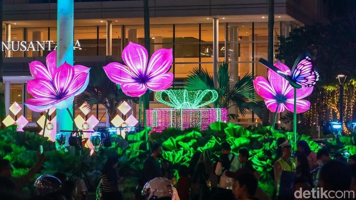 Malam Terakhir Jakarta Light Festival 2025 di Bundaran HI