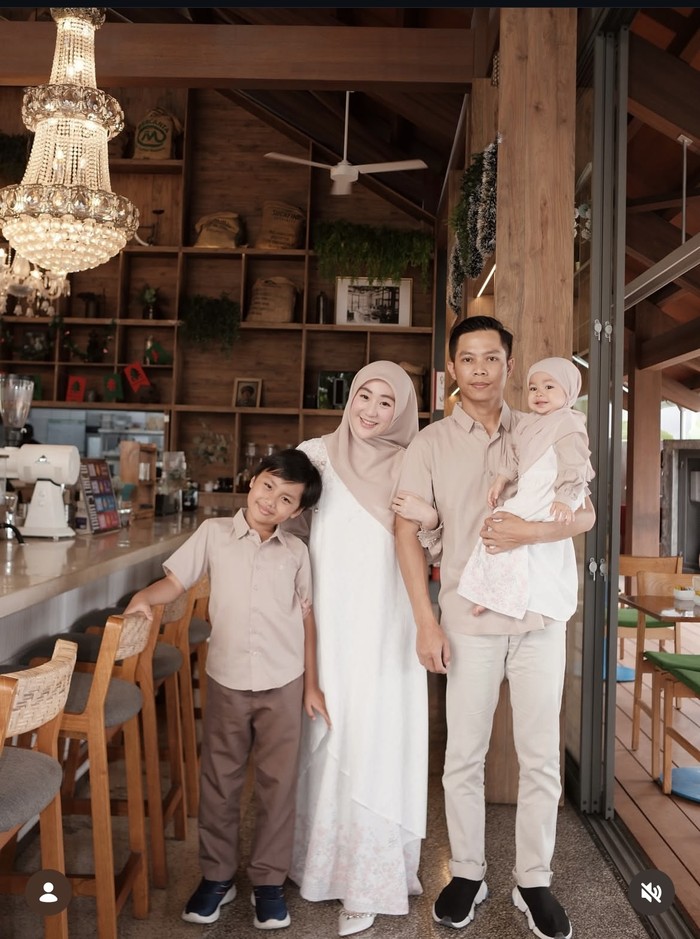 Larissa Chou Hobi Cafe Hopping, Minum Kopi hingga Ngemil Dessert