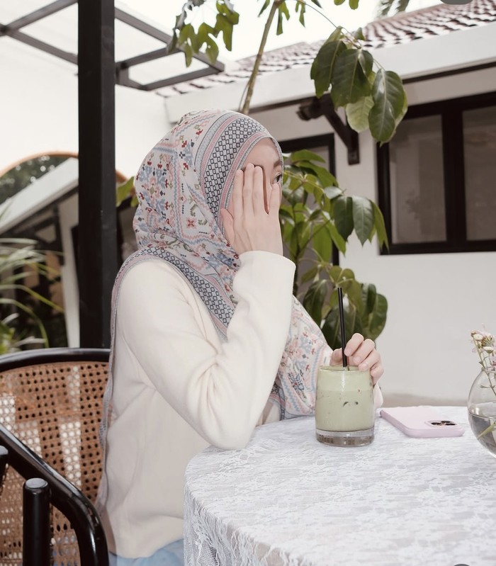 Larissa Chou Hobi Cafe Hopping, Minum Kopi hingga Ngemil Dessert