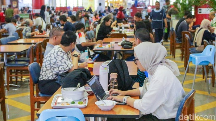 Work From Mall Jadi Pilihan Warga Selama Penerapan WFA Akhir Tahun