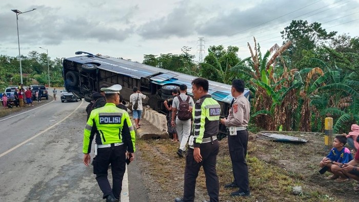 Bus Bintang Timur Terguling di Wajo Tewaskan 2 Orang, Sopir Tak Kuasai ...