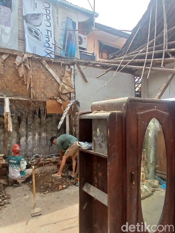 Penampakan Rumah Diding Boneng yang Roboh