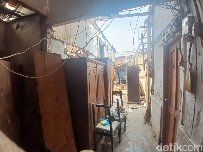 Penampakan Rumah Diding Boneng yang Roboh