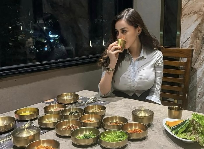 Potret Safa Marwah Makan Malam Mewah hingga Kulineran ke Eropa