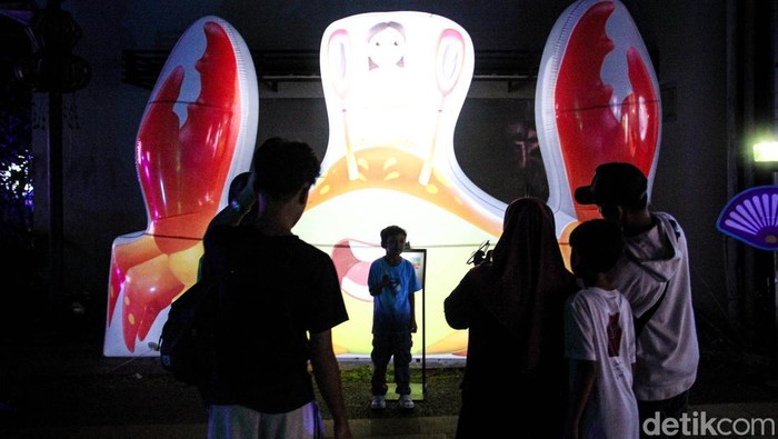 Hutan Menyala Jadi Magnet Wisata Malam di TMII