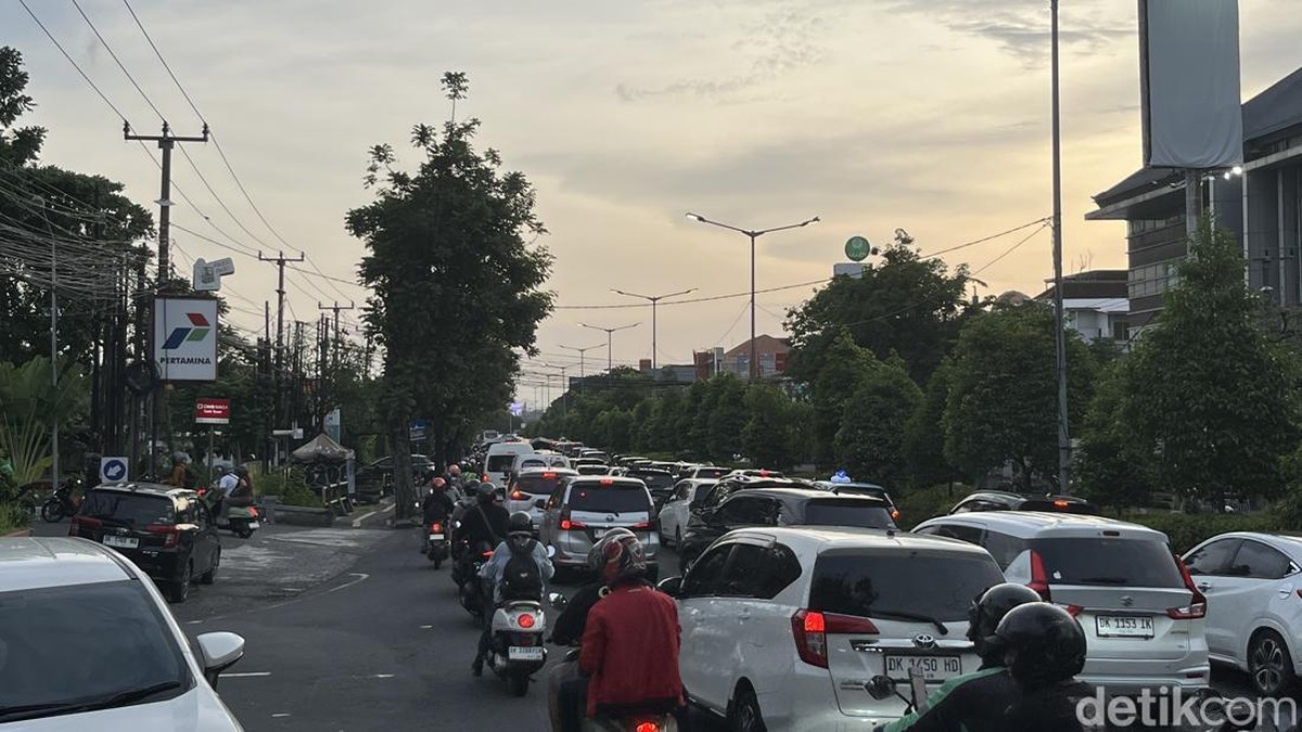 Jalan Sunset Road-Bypass Ngurah Rai Macet Parah