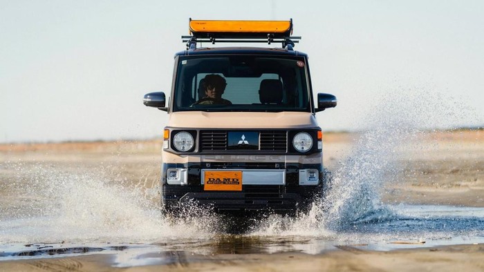 Tampang Mitsubishi Delica Mini yang Dipoles Bergaya Off Road