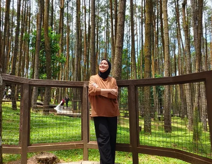 Pose Andhara Early Makan Bareng Sahabat hingga Bikin 'Etalase Pahala'