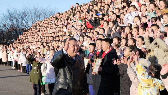 Kim Jong Un Hadiri Perayaan Tahun Baru di Pyongyang