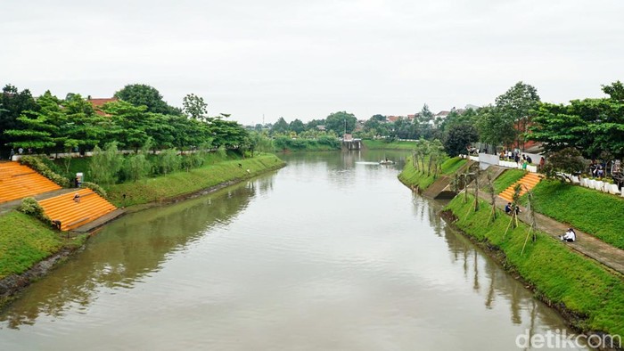 Warga Isi Libur dengan Olahraga dan Nyantai di Waduk Brigif