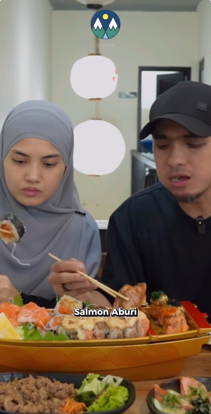 12 Tahun Menikah, Ricky Harun dan Herfiza Kompak Kulineran Serasa Food ...