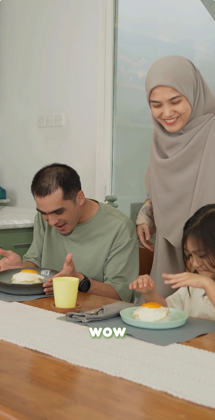 12 Tahun Menikah, Ricky Harun dan Herfiza Kompak Kulineran Serasa Food ...