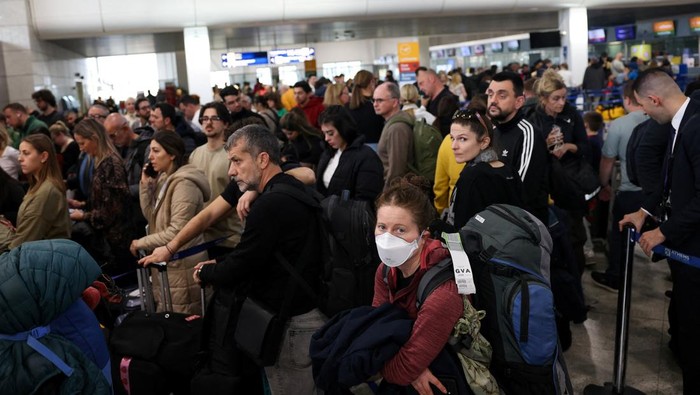 Gangguan Radio Lumpuhkan Penerbangan Yunani, Ribuan Penumpang Terlantar