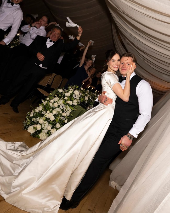 8 Foto Pernikahan Putri Gordon Ramsay, Terungkap Pakai Gaun Pengantin ...