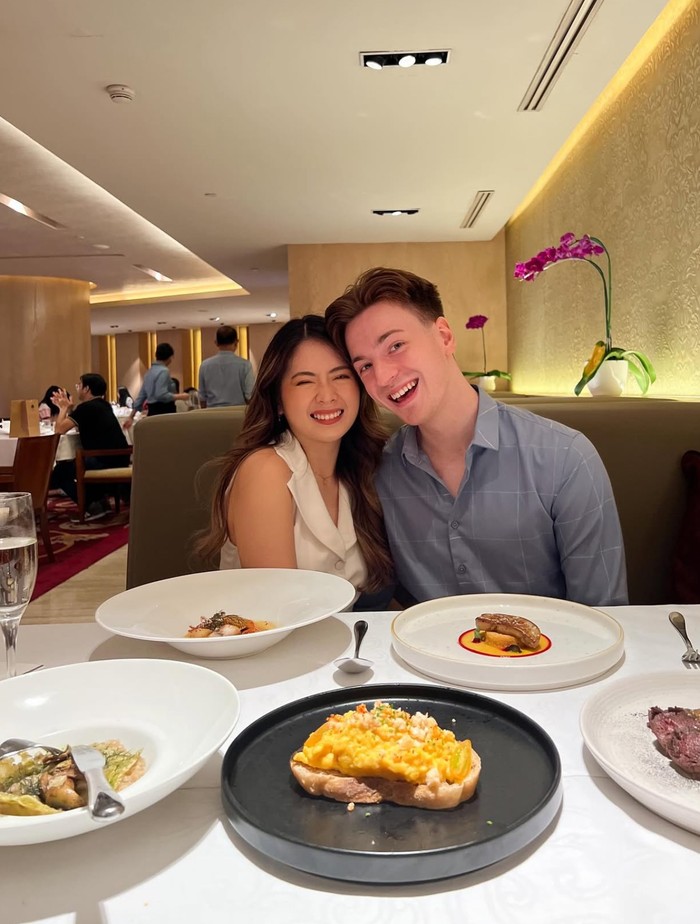 Romantis! Jennifer Christie dan Mas Bule Cicip Udang Balon dan Sup Pir