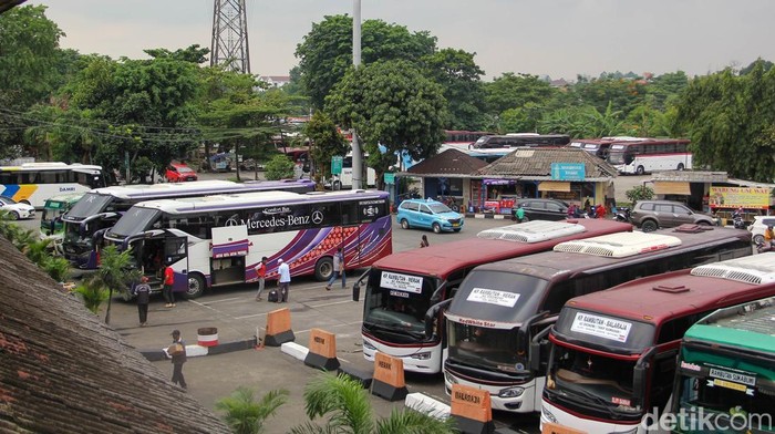 Terminal Kampung Rambutan Ramai Penumpang di Akhir Libur Nataru