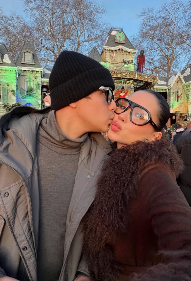 8 Foto Alyssa Daguise Liburan ke London, Bumil Tampil Stylish Pakai ...